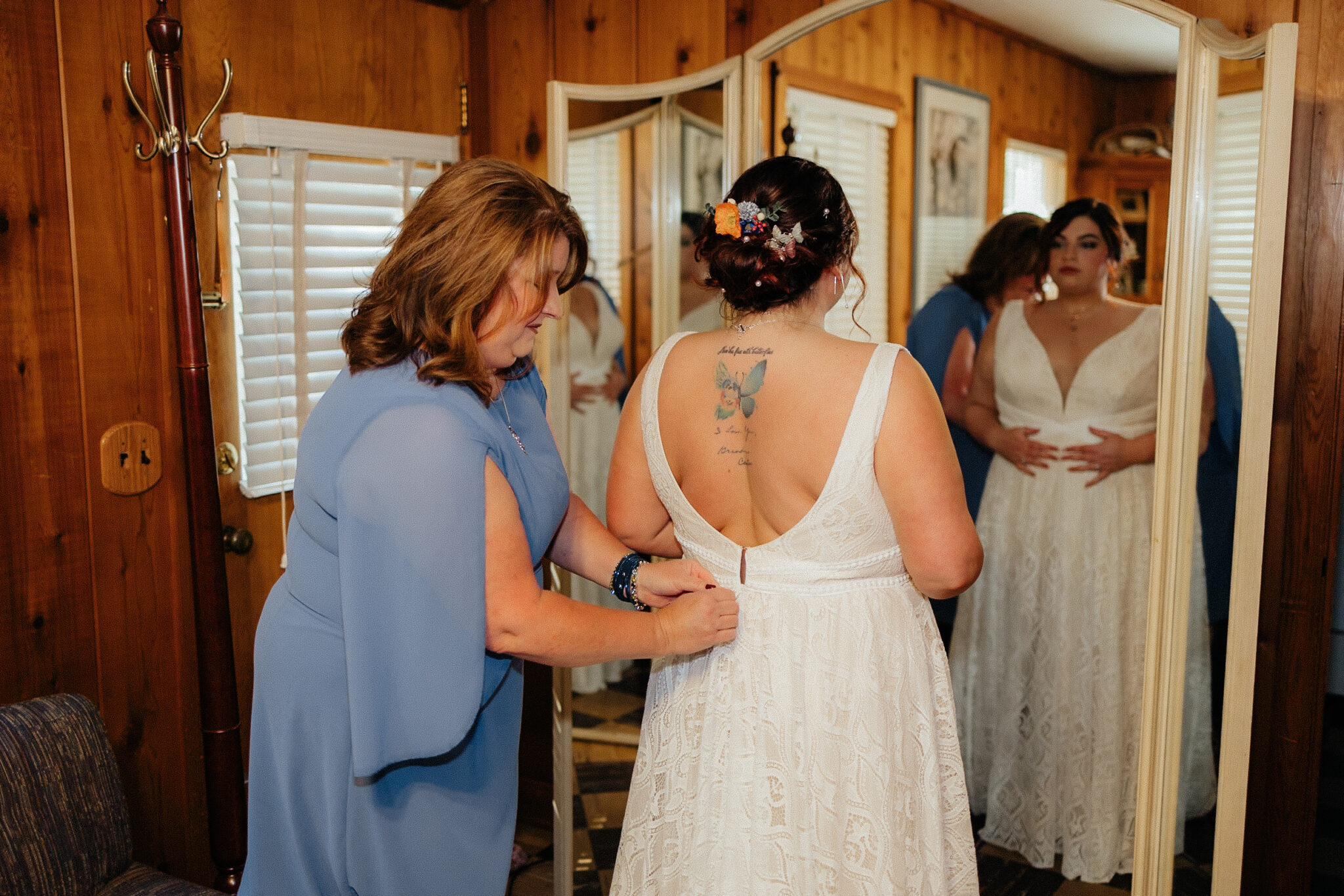 How to Plan a Michigan Spring Elopement - brandilynnsphoto.com