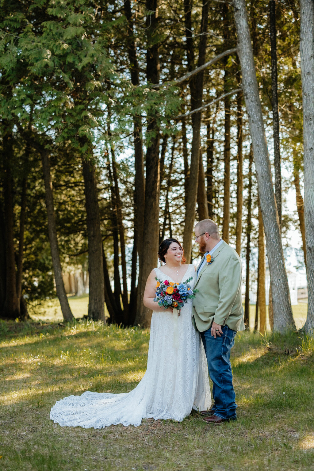 How to Plan a Michigan Spring Elopement - brandilynnsphoto.com